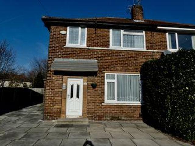 3 Bedrooms Semi detached house for sale in Beech Walk, Stretford, Manchester M32