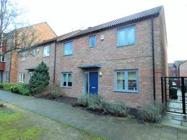 3 Bedrooms Semi detached house for sale in Beeston Way, Allerton Bywater, Castleford WF10
