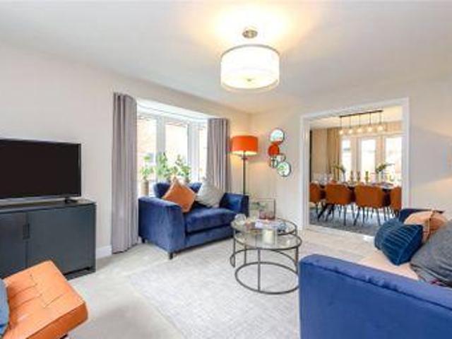 3 Bedrooms Semi detached house for sale in Beldam Bridge Gardens, Beldam Bridge Road, West End, Surrey GU24