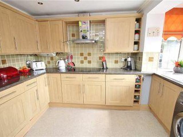 3 Bedrooms Semi detached house for sale in Belfast Road, London SE25