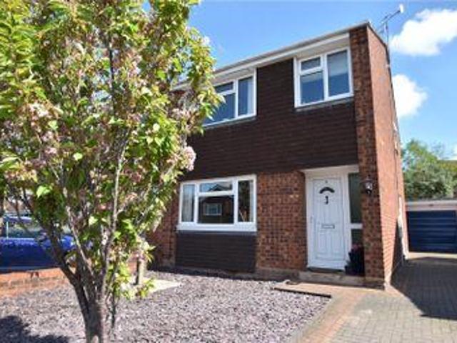 3 Bedrooms Semi detached house for sale in Belfry Road, Droitwich, Worcestershire WR9