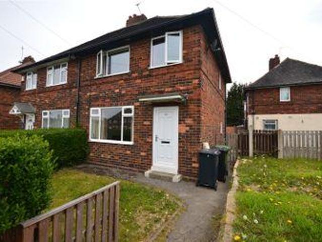 3 Bedrooms Semi detached house for sale in Belle Isle Road, Leeds, West Yorkshire LS10