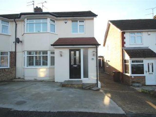 3 Bedrooms Semi detached house for sale in Benenden Road, Wainscott, Kent ME2
