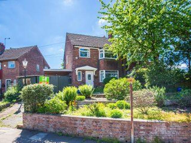 3 Bedrooms Semi detached house for sale in Bindloss Avenue, Eccles M30