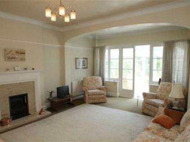 3 Bedrooms Semi detached house for sale in Birchwood Court, Edgware, Middlesex HA8