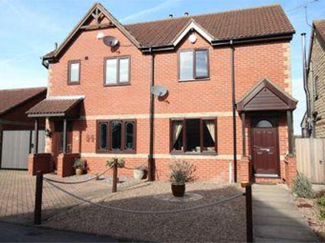 3 Bedrooms Semi detached house for sale in Birchwood Gardens, Braithwell, Rotherham, South Yorkshire S66