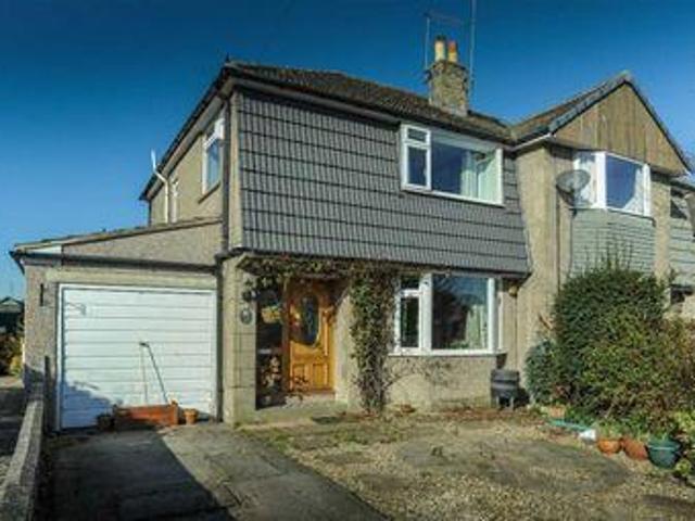 3 Bedrooms Semi detached house for sale in Birchlands Grove, Wilsden, West Yorkshire BD15