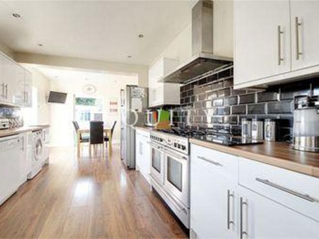 3 Bedrooms Semi detached house for sale in Birkbeck Road, Enfield EN2