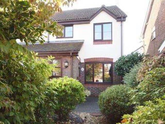 3 Bedrooms Semi detached house for sale in Blue Timbers Close, Bordon GU35