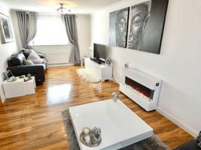 3 Bedrooms Semi detached house for sale in Blueberry Avenue, Manchester M40
