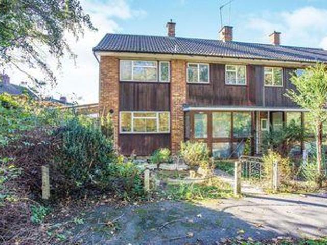 3 Bedrooms Semi detached house for sale in Blackwell Drive, Watford WD19