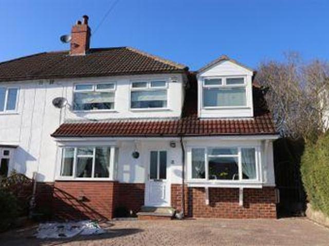 3 Bedrooms Semi detached house for sale in Blackwood Rise, Cookridge, Leeds LS16