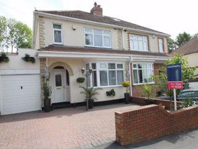 3 Bedrooms Semi detached house for sale in Blackberry Lane, Rowley Regis B65