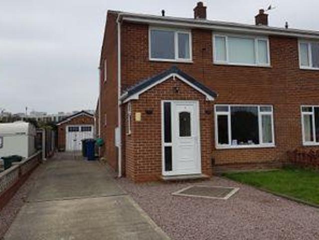 3 Bedrooms Semi detached house for sale in Blakeley Close, Barnsley S71