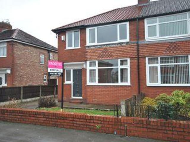 3 Bedrooms Semi detached house for sale in Blandford Road, Winton Eccles M30