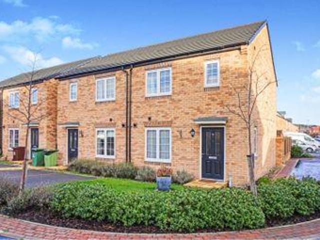 3 Bedrooms Semi detached house for sale in Blenheim Way, Castleford WF10