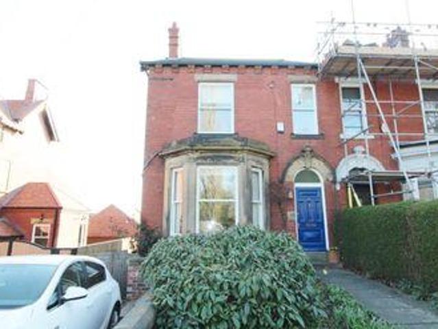 3 Bedrooms Semi detached house for sale in Bradford Road, Wakefield WF1