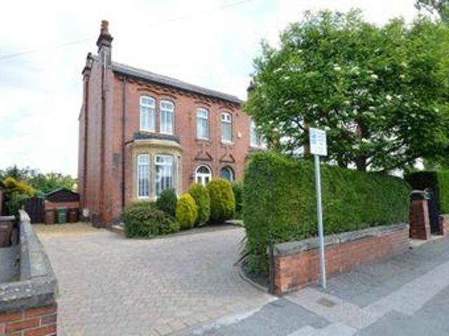 3 Bedrooms Semi detached house for sale in Bradford Road, Wrenthorpe, Wakefield WF1