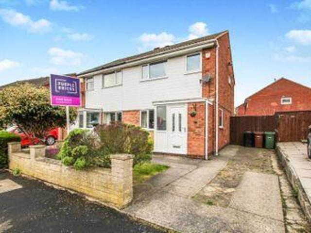 3 Bedrooms Semi detached house for sale in Braemar Drive, Leeds LS25