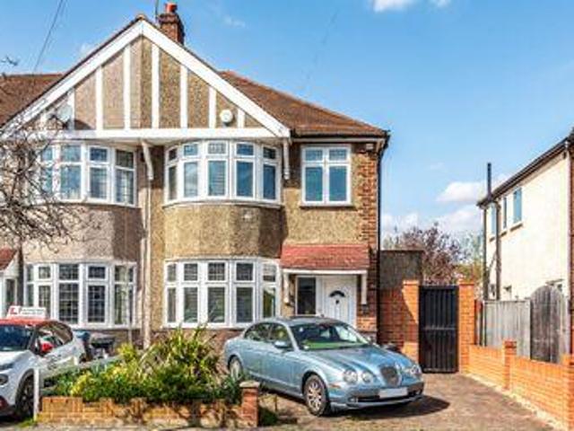 3 Bedrooms Semi detached house for sale in Bramcote Avenue, Mitcham CR4