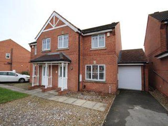 3 Bedrooms Semi detached house for sale in Bramham Park Court, Leeds LS10