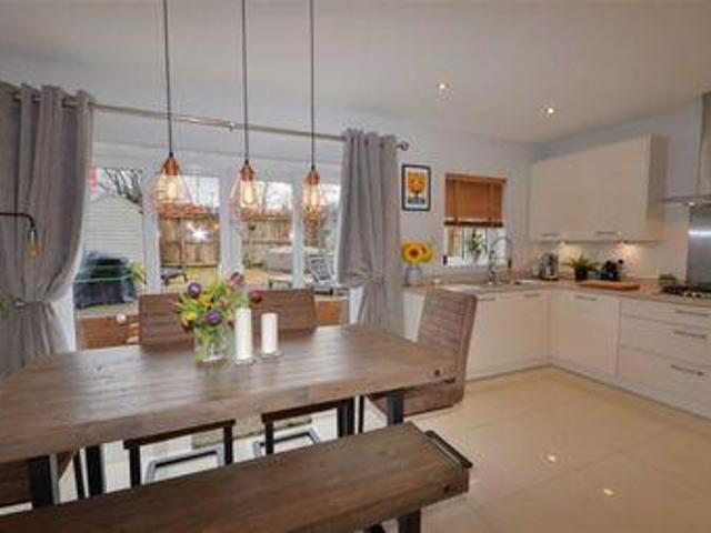 3 Bedrooms Semi detached house for sale in Bramley Walk, Sherburn In Elmet, Leeds LS25