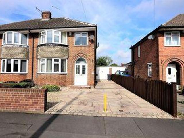 3 Bedrooms Semi detached house for sale in Bramley Avenue, Aston, Sheffield S26