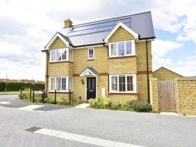 3 Bedrooms Semi detached house for sale in Bramley Close, Bishops Cleeve, Cheltenham GL52