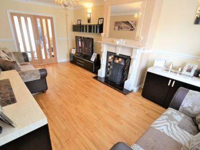 3 Bedrooms Semi detached house for sale in Branksome Drive M6, Salford