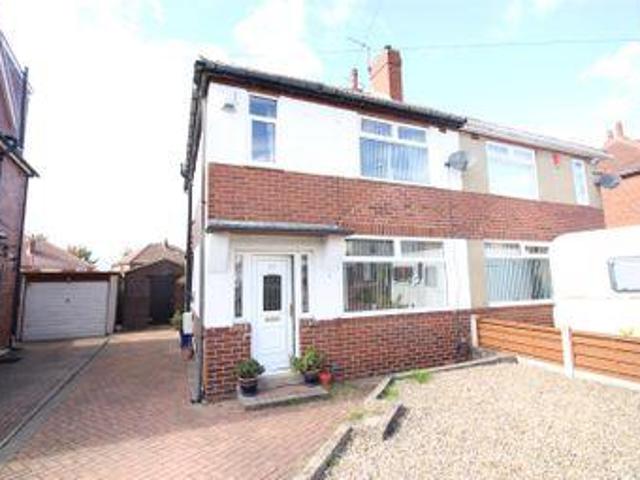 3 Bedrooms Semi detached house for sale in Brian Crescent, Leeds LS15