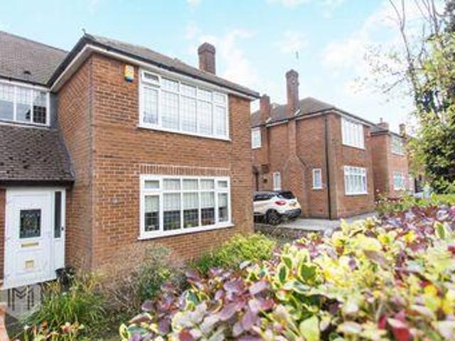 3 Bedrooms Semi detached house for sale in Briarfield Road, Worsley, Manchester M28