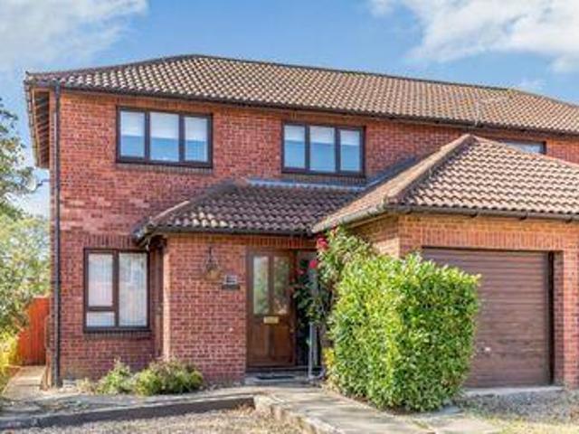 3 Bedrooms Semi detached house for sale in Brindlebrook, Two Mile Ash, Milton Keynes, Buckinghamshire MK8