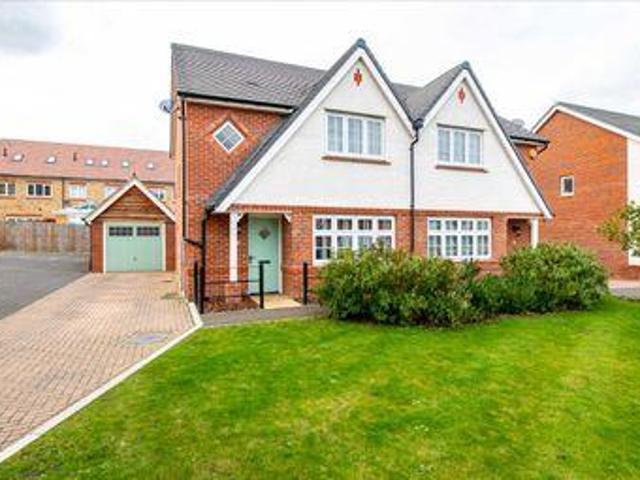 3 Bedrooms Semi detached house for sale in Bristol Close, Sittingbourne ME10