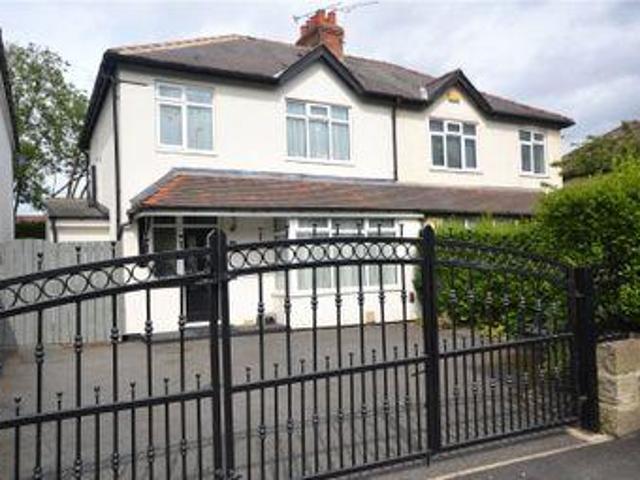 3 Bedrooms Semi detached house for sale in Broadgate Lane, Horsforth, Leeds, West Yorkshire LS18