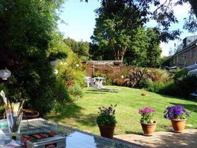 3 Bedrooms Semi detached house for sale in Brook Meadow Close, Woodford Green IG8