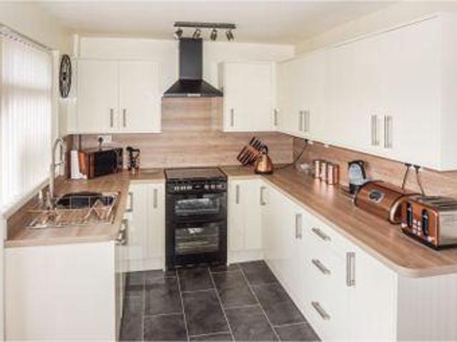 3 Bedrooms Semi detached house for sale in Bromley Drive, Leigh WN7