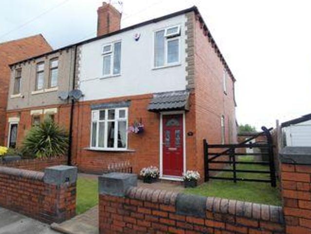 3 Bedrooms Semi detached house for sale in Bromley Mount, Wakefield WF1