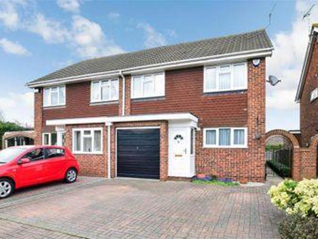 3 Bedrooms Semi detached house for sale in Brompton Farm Road, Strood, Rochester, Kent ME2