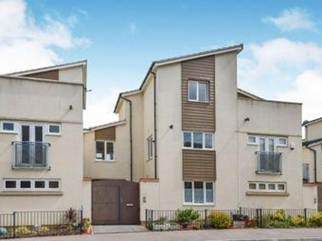 3 Bedrooms Semi detached house for sale in Butter Row, Stratford Park, Wolverton MK12