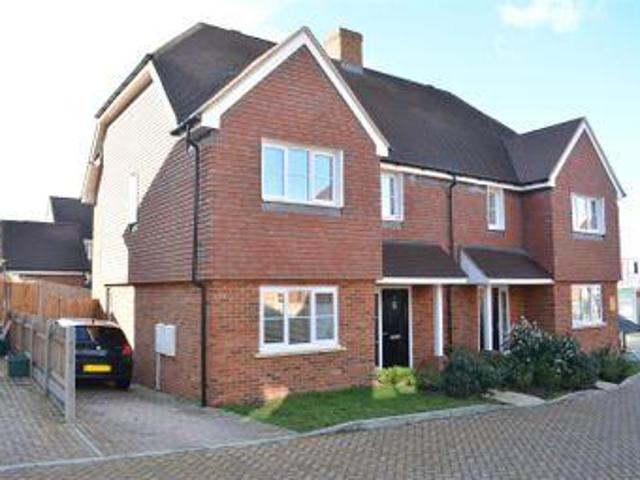 3 Bedrooms Semi detached house for sale in Buchanan Place, Epsom KT17