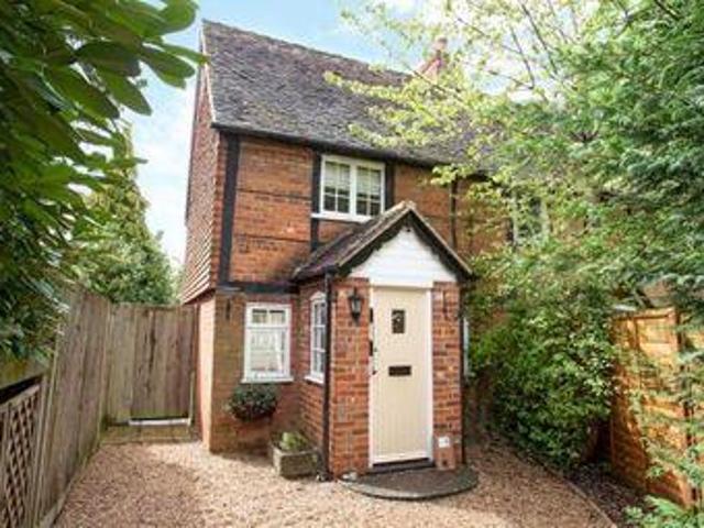 3 Bedrooms Semi detached house for sale in Burchetts Green Road, Maidenhead SL6