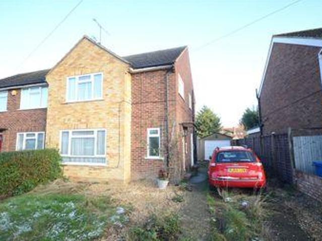 3 Bedrooms Semi detached house for sale in Burnetts Road, Windsor, Berkshire SL4