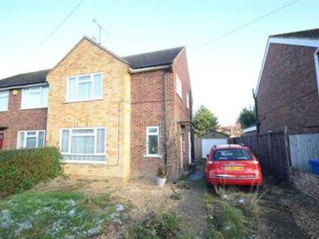 3 Bedrooms Semi detached house for sale in Burnetts Road, Windsor, Berkshire SL4