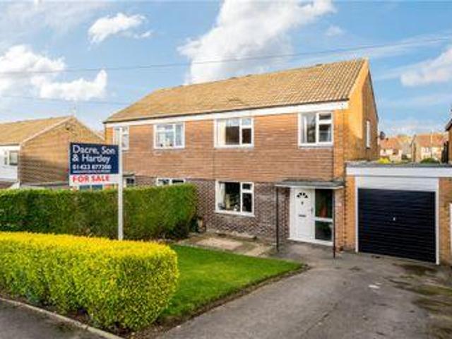3 Bedrooms Semi detached house for sale in Burnside Road, Harrogate, North Yorkshire HG1