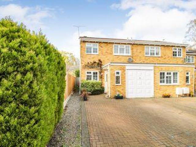 3 Bedrooms Semi detached house for sale in Goodwood Place, Farnborough, Hampshire GU14