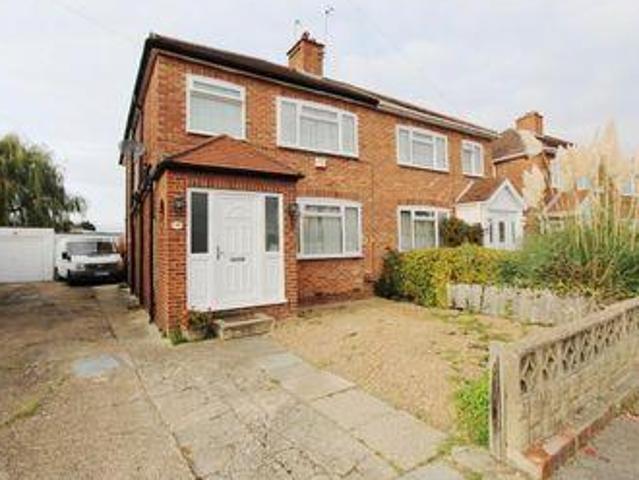3 Bedrooms Semi detached house for sale in Goshawk Gardens, Hayes, Middlesex UB4