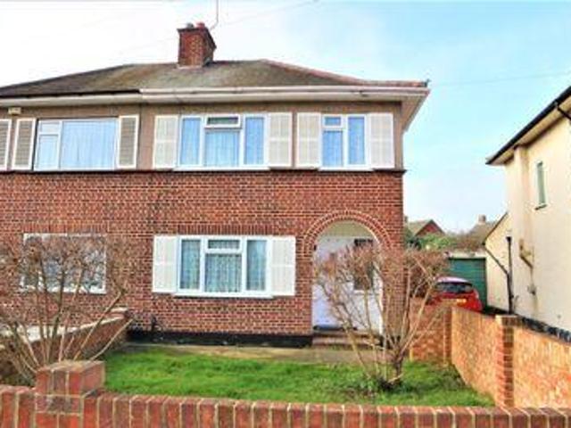 3 Bedrooms Semi detached house for sale in Goshawk Gardens, Hayes UB4