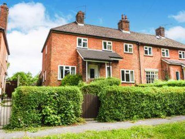 3 Bedrooms Semi detached house for sale in Goslings Croft, Alton GU34