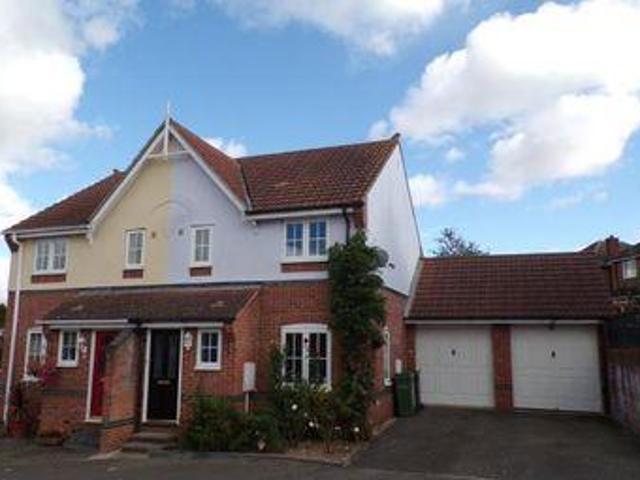 3 Bedrooms Semi detached house for sale in Gatekeeper Close, Braintree CM7