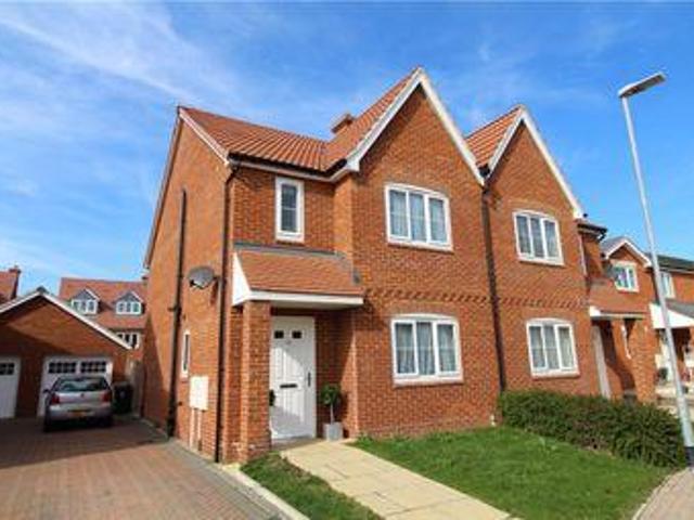 3 Bedrooms Semi detached house for sale in Garden Close, Grantham, Lincolnshire NG31